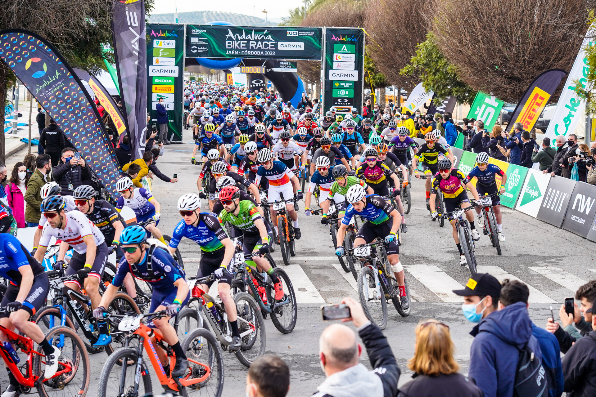 Tim Smeenge en Teus Ruijter gestart in de Andalucia Bike Race ...
